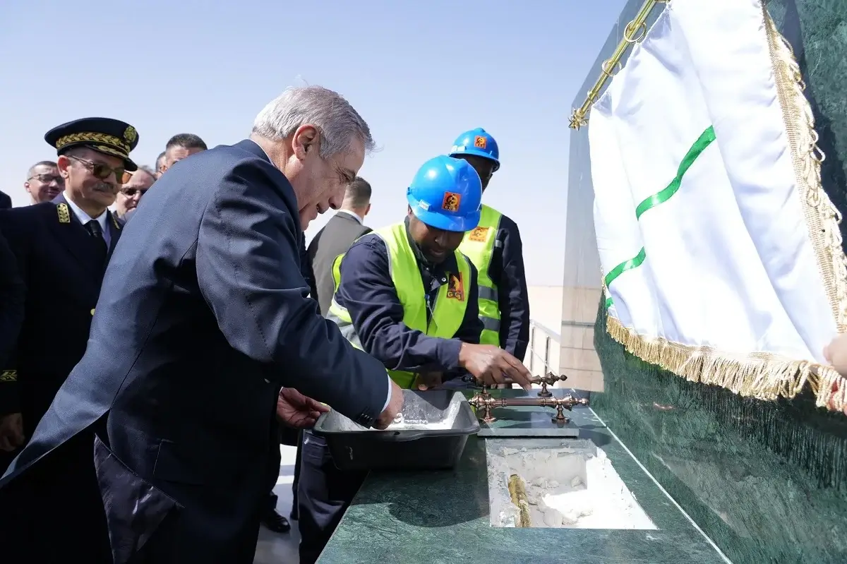 Pose de la première pierre à Hassi Messaoud: Une autre raffinerie pour ...